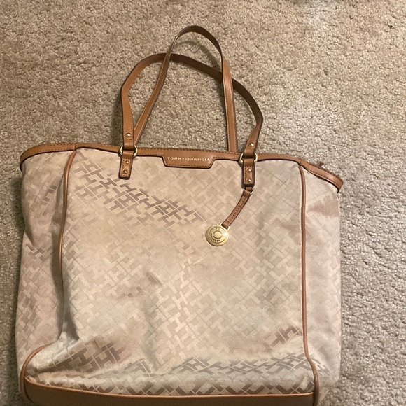 Tommy Hilfiger | Bags | Beige Tommy Hilfiger Monogram Tote Bag | Poshmark